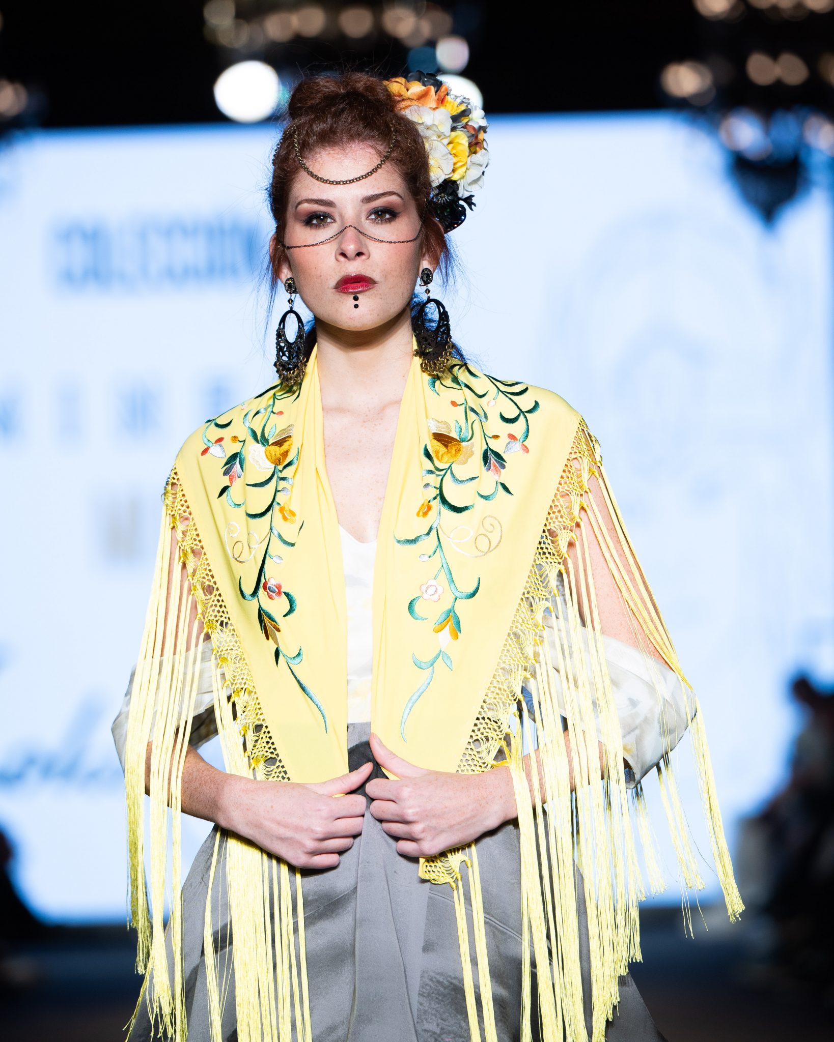 "El Mantón Bordado: Un Tesoro Artesanal para Flamencas con Estilo 🌹 ...